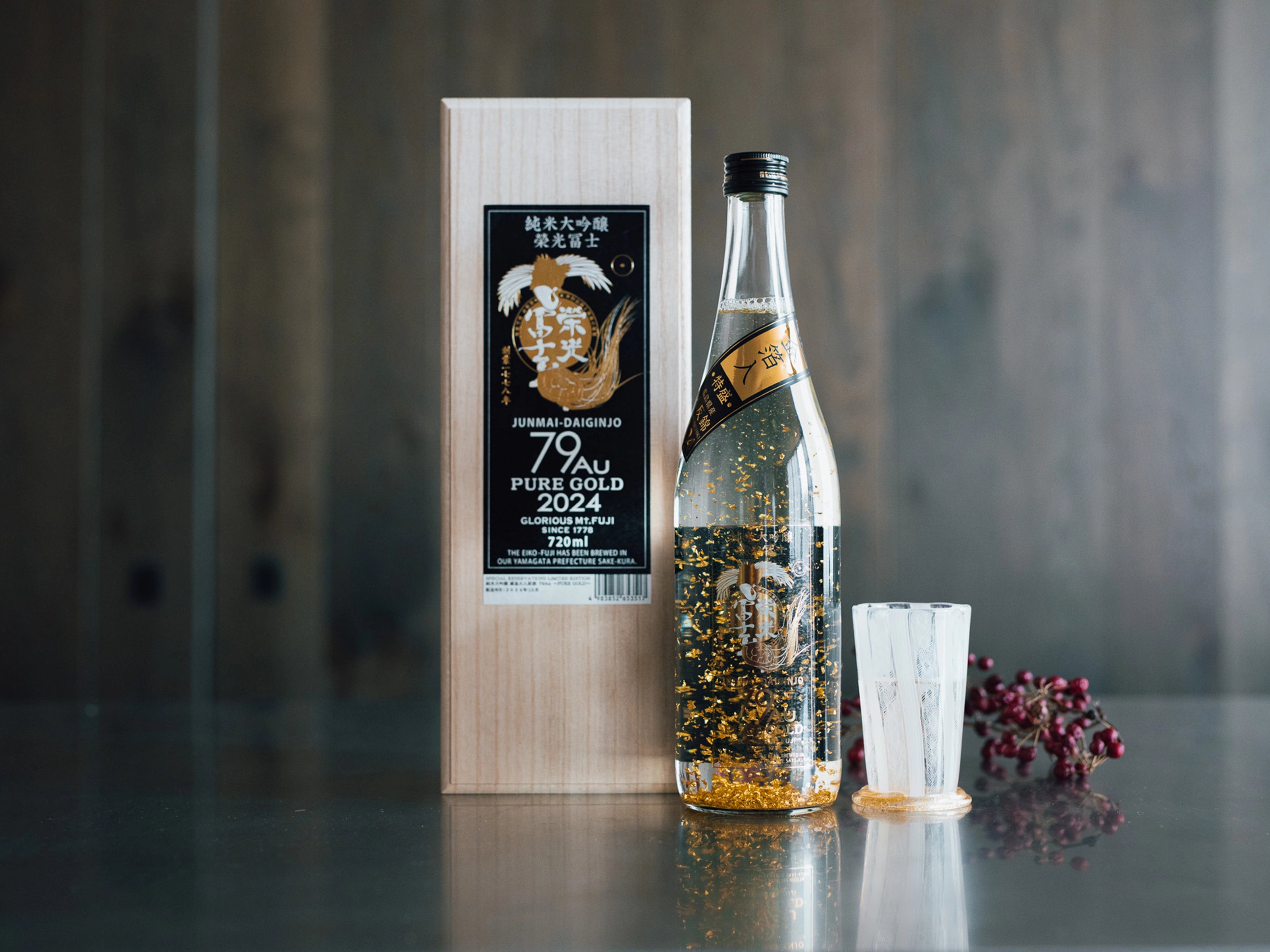 Glory Fuji JunmaiDaiginjo 79Au Pure Gold Gold Leaf Wooden Box | IMADEYA ...